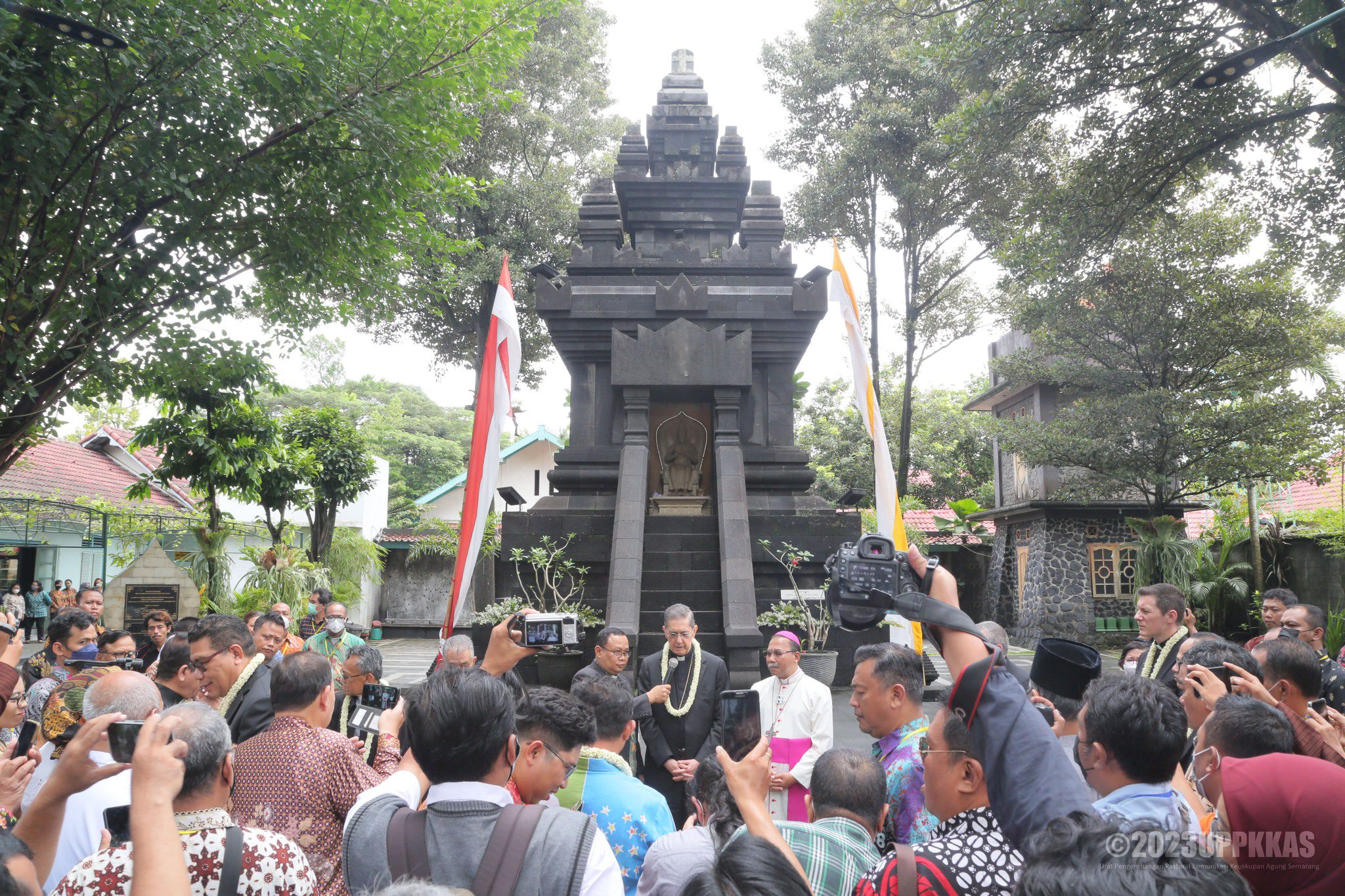 Kunjungan Kardinal Ayuso ke Gereja Hati Kudus Tuhan Yesus di Ganjuran ...