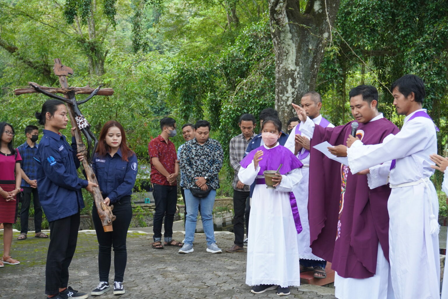 Orang Muda Katolik, Bangkit dan Bersaksilah!! Visitasi Salib Indonesia ...