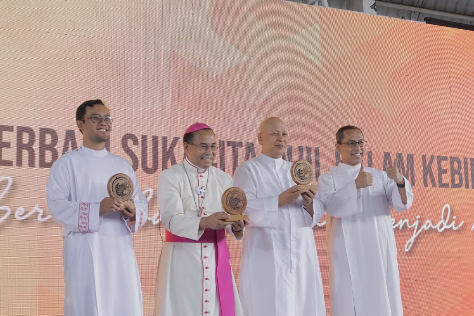 “Berbagi Sukacita Injil, Membawa Terang untuk Semua Orang” - Misa ...