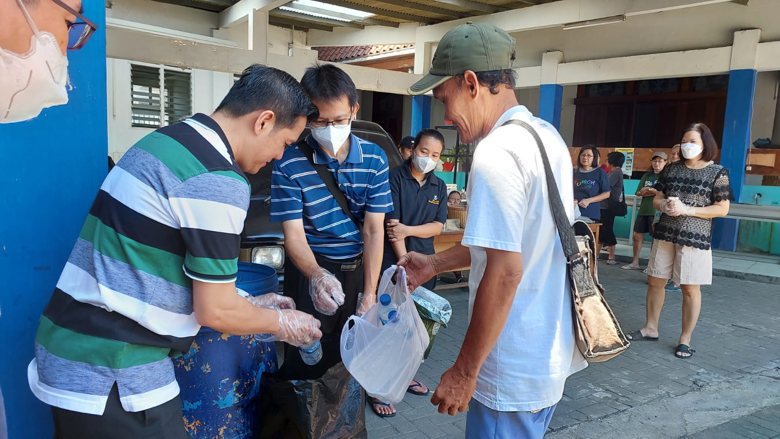 Berkat dalam Botol Plastik - Keuskupan Agung Semarang