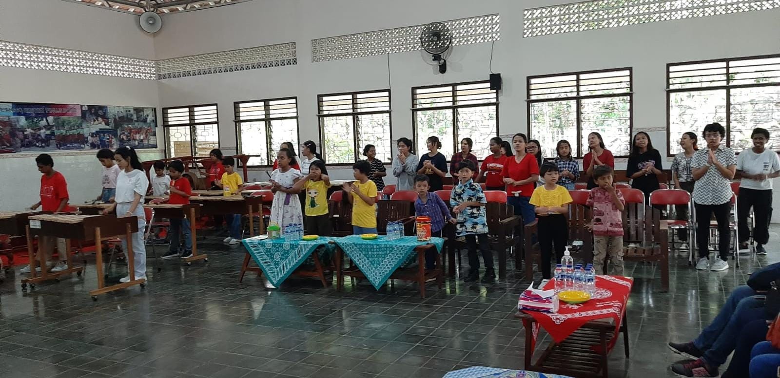 Timpel Bidang Diakonia Kebon Dalem Berbagi Berkat di Boro - Keuskupan ...