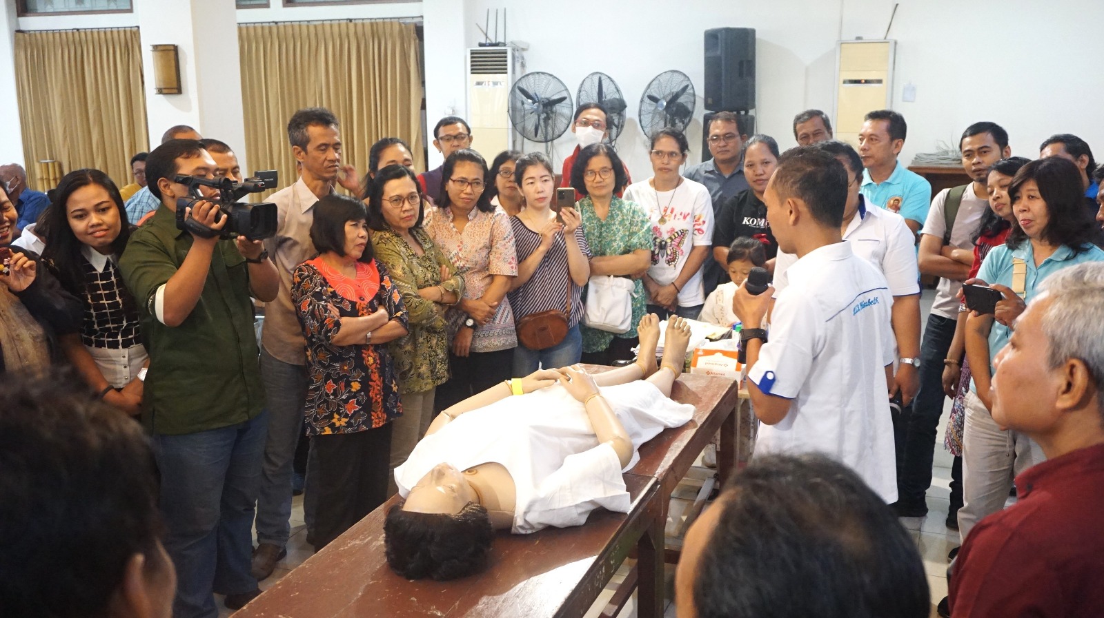 Paroki Atmodirono Adakan Pelatihan Perawatan Jenazah, Tim RS Elisabeth ...