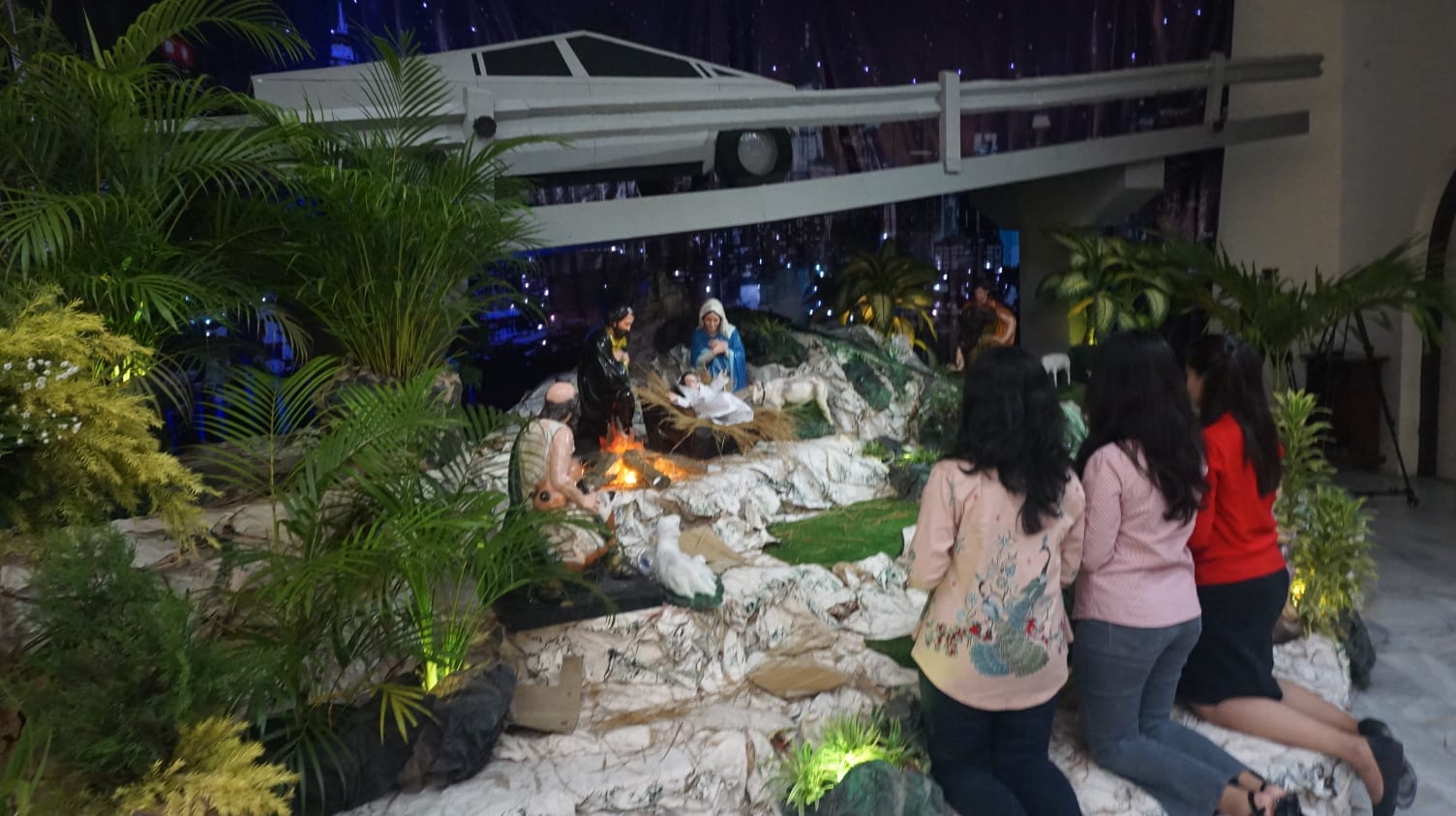 Bayi Yesus Lahir di Kolong Jembatan - Keuskupan Agung Semarang