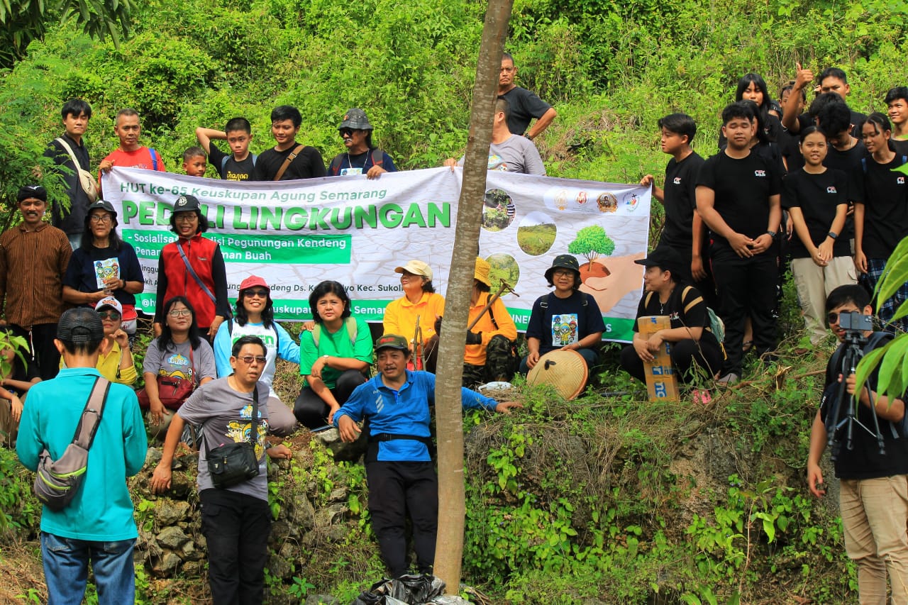 Penanaman Tanaman Buah di Pegunungan Kendeng - Keuskupan Agung Semarang